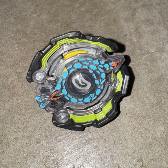 Beyblade | Toys | Hasbro Beyblade Burst Evolution Quetziko Q2 | Poshmark